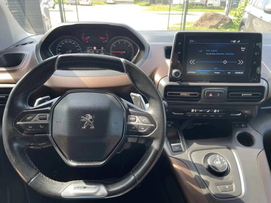 Grey Peugeot Rifter 2020 in Talsi, with an engine capacity of 1.20 L and mileage of 227 thousand km for 9800 €, photo 19 on AUTOMOTO.COM.LV