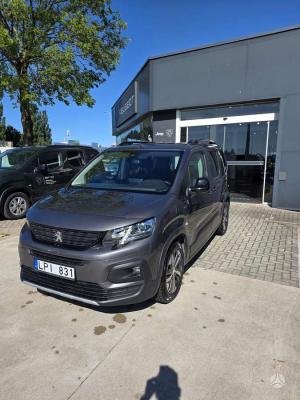 Grey Peugeot Rifter 2020 in Klaipeda, with an engine capacity of 1.50 L and mileage of 119 thousand km for 14900 €, photo 1 on AUTOMOTO.COM.LV