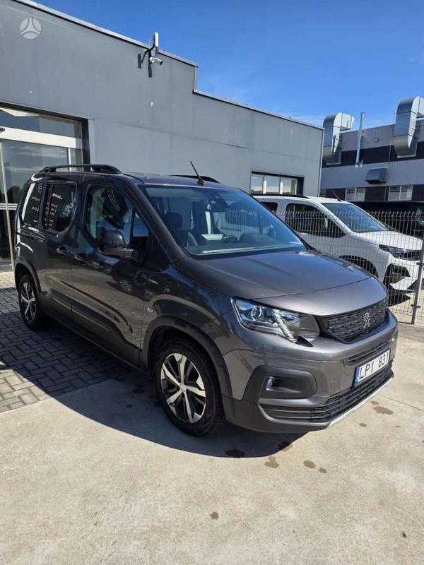 Grey Peugeot Rifter 2020 in Klaipeda, with an engine capacity of 1.50 L and mileage of 119 thousand km for 14900 €, photo 4 on AUTOMOTO.COM.LV