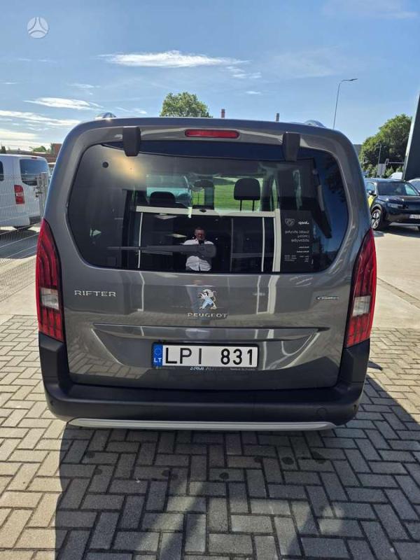 Grey Peugeot Rifter 2020 in Klaipeda, with an engine capacity of 1.50 L and mileage of 119 thousand km for 14900 €, photo 6 on AUTOMOTO.COM.LV