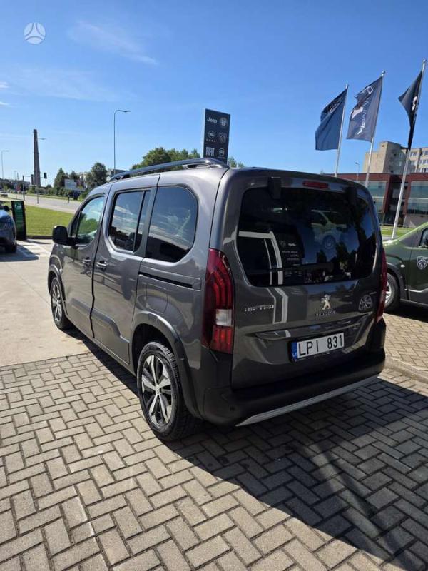 Grey Peugeot Rifter 2020 in Klaipeda, with an engine capacity of 1.50 L and mileage of 119 thousand km for 14900 €, photo 7 on AUTOMOTO.COM.LV