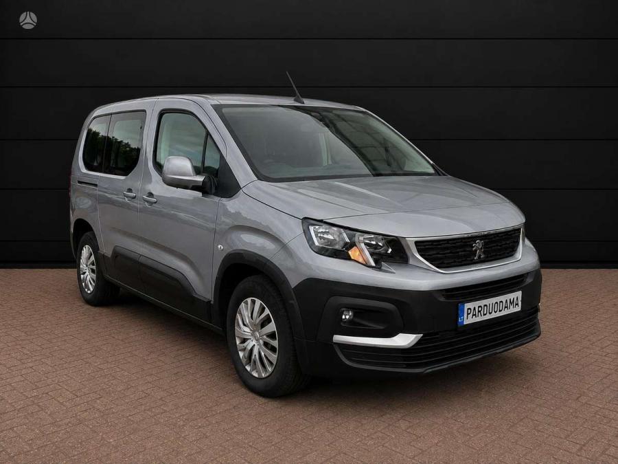 Grey Peugeot Rifter 2020 in Vilnius, with an engine capacity of 1.50 L and mileage of 122 thousand km for 14550 €, photo 3 on AUTOMOTO.COM.LV