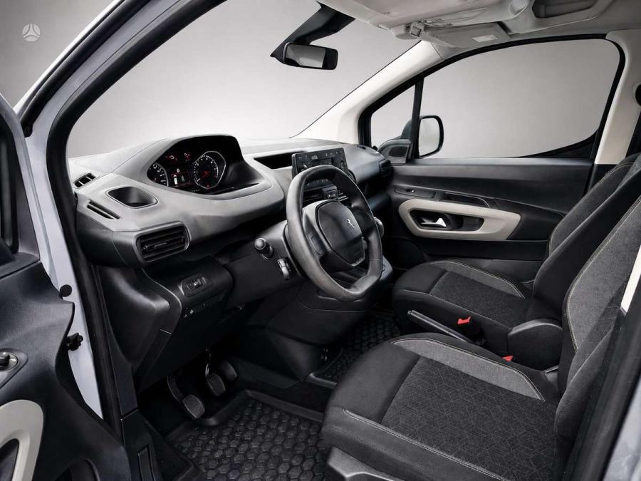 Grey Peugeot Rifter 2020 in Vilnius, with an engine capacity of 1.50 L and mileage of 122 thousand km for 14550 €, photo 6 on AUTOMOTO.COM.LV