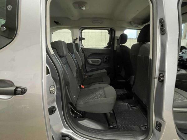 Peugeot Rifter 2020 in Vilnius on AUTOMOTO.COM.LV Grey Peugeot Rifter 2020 in Vilnius, with an engine capacity of 1.50 L and mileage of 114 thousand km for 9900 €, photo 9 on AUTOMOTO.COM.LV