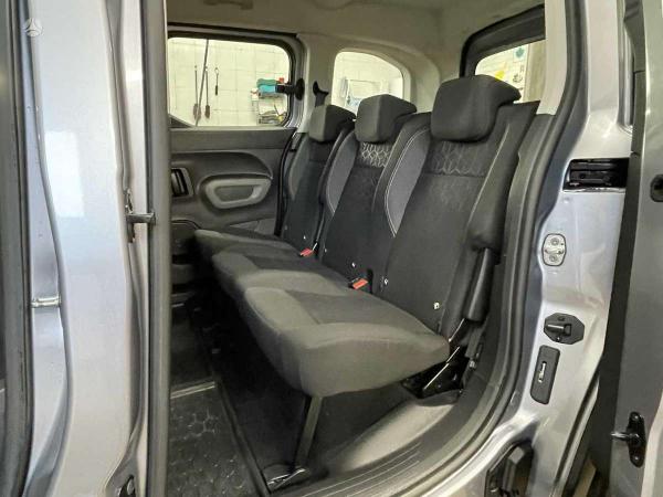 Peugeot Rifter 2020 in Vilnius on AUTOMOTO.COM.LV Grey Peugeot Rifter 2020 in Vilnius, with an engine capacity of 1.50 L and mileage of 114 thousand km for 9900 €, photo 10 on AUTOMOTO.COM.LV