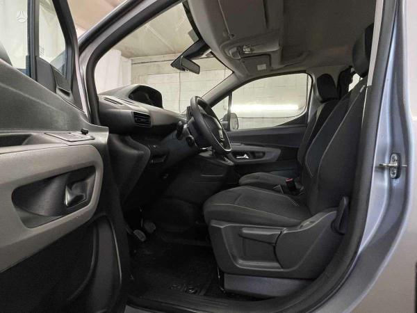 Peugeot Rifter 2020 in Vilnius on AUTOMOTO.COM.LV Grey Peugeot Rifter 2020 in Vilnius, with an engine capacity of 1.50 L and mileage of 114 thousand km for 9900 €, photo 11 on AUTOMOTO.COM.LV