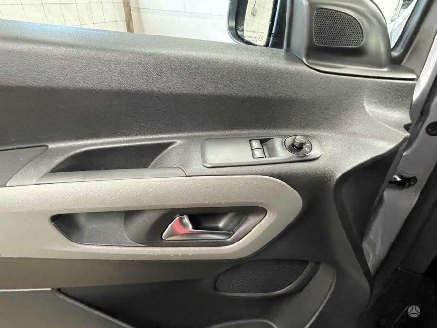 Grey Peugeot Rifter 2020 in Vilnius, with an engine capacity of 1.50 L and mileage of 114 thousand km for 9900 €, photo 17 on AUTOMOTO.COM.LV
