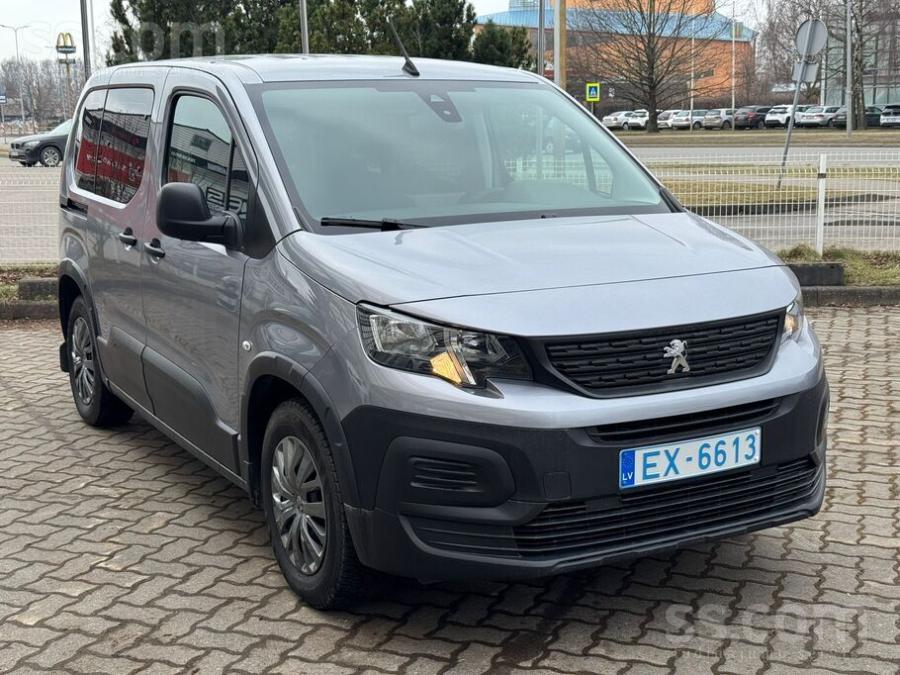 Pelēks Peugeot Rifter 2023 Rīga, ar dzinēja tilpumu 1.50 L un nobraukumu 21 tūkst. km par 26450 €, foto 1 vietnē AUTOMOTO.COM.LV
