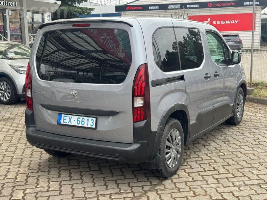 Pelēks Peugeot Rifter 2023 Rīga, ar dzinēja tilpumu 1.50 L un nobraukumu 21 tūkst. km par 26450 €, foto 5 vietnē AUTOMOTO.COM.LV