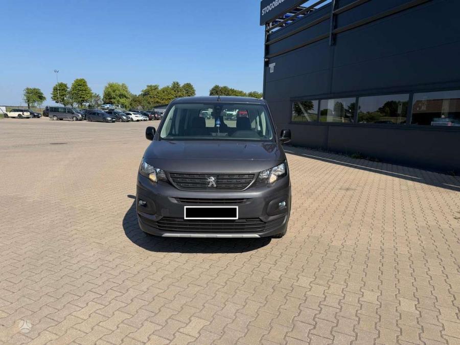 Grey Peugeot Rifter 2023 in Kaunas, with an engine capacity of 0.00 L and mileage of 29 thousand km for 25000 €, photo 3 on AUTOMOTO.COM.LV