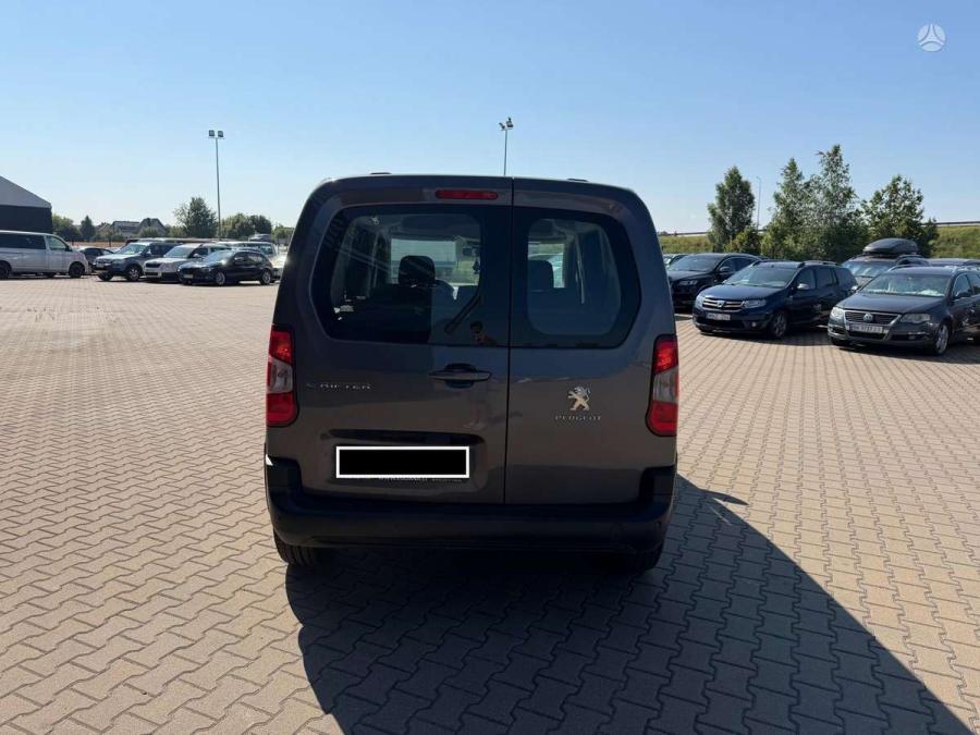 Grey Peugeot Rifter 2023 in Kaunas, with an engine capacity of 0.00 L and mileage of 29 thousand km for 25000 €, photo 7 on AUTOMOTO.COM.LV