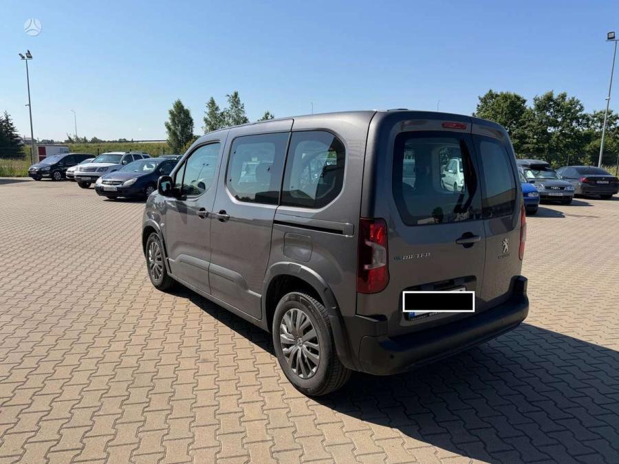Grey Peugeot Rifter 2023 in Kaunas, with an engine capacity of 0.00 L and mileage of 29 thousand km for 25000 €, photo 8 on AUTOMOTO.COM.LV