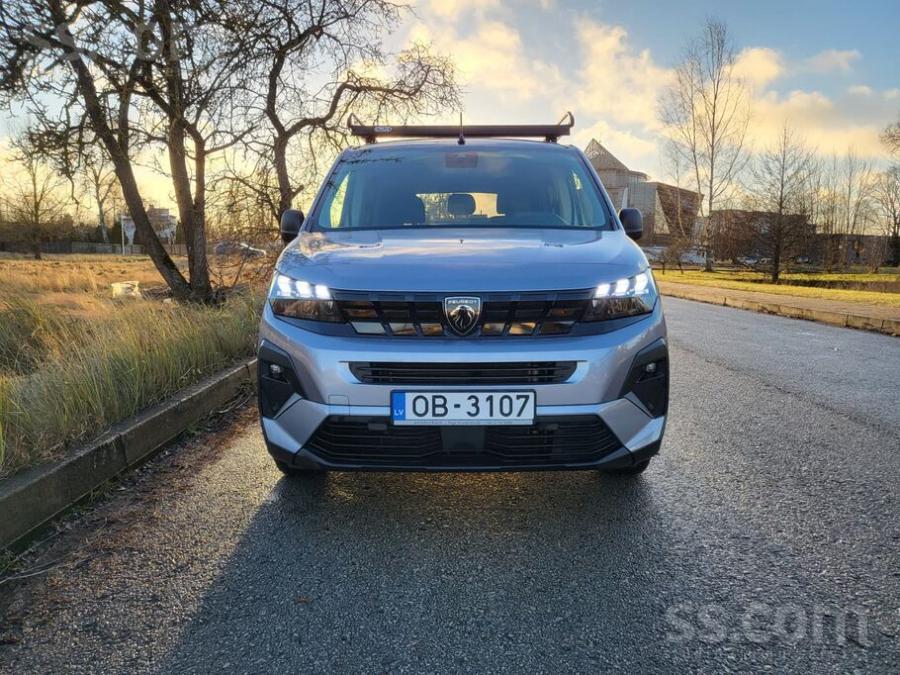 Pelēks Peugeot Rifter 2024 Rīga, ar dzinēja tilpumu 1.50 L un nobraukumu 32 tūkst. km par 20000 €, foto 2 vietnē AUTOMOTO.COM.LV