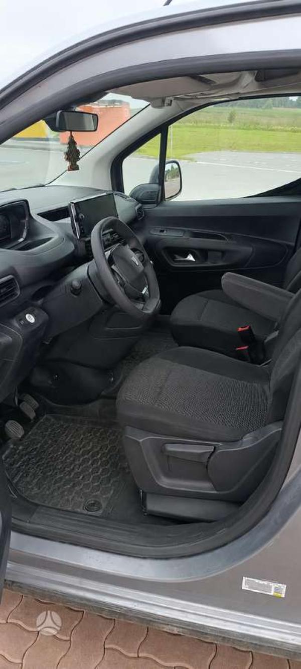 Grey Peugeot Rifter 2025 in Klaipeda, with an engine capacity of 1.50 L and mileage of 26 thousand km for 22000 €, photo 5 on AUTOMOTO.COM.LV