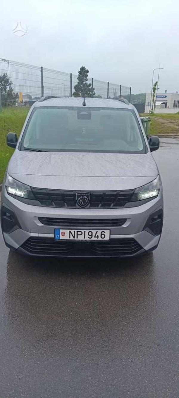Grey Peugeot Rifter 2025 in Klaipeda, with an engine capacity of 1.50 L and mileage of 8 thousand km for 25000 €, photo 2 on AUTOMOTO.COM.LV