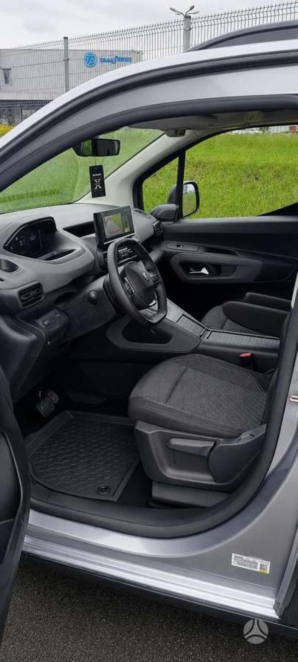 Grey Peugeot Rifter 2025 in Klaipeda, with an engine capacity of 1.50 L and mileage of 8 thousand km for 25000 €, photo 6 on AUTOMOTO.COM.LV