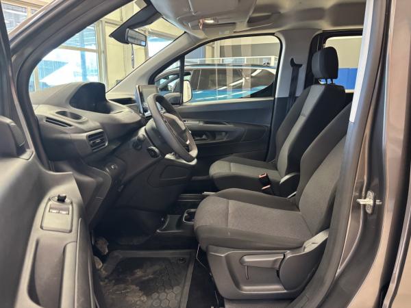 Pelēks Peugeot Rifter 2025 Rīga, ar dzinēja tilpumu 1.50 L un nobraukumu 18 tūkst. km par 1990000 €, foto 7 vietnē AUTOMOTO.COM.LV