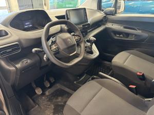 Pelēks Peugeot Rifter 2025 Rīga, ar dzinēja tilpumu 1.50 L un nobraukumu 18 tūkst. km par 1990000 €, foto 9 vietnē AUTOMOTO.COM.LV