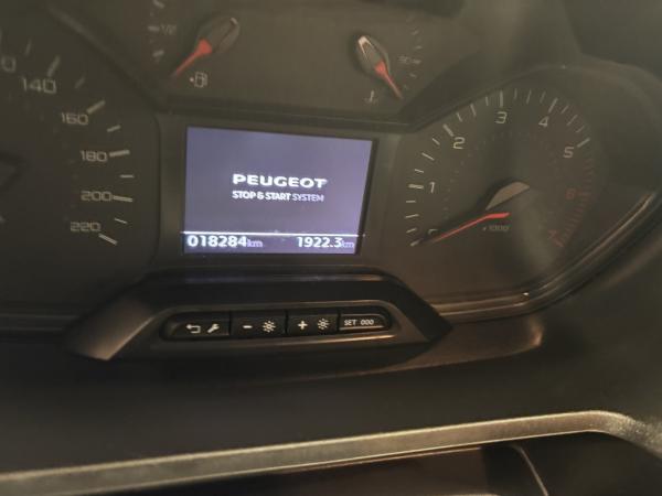 Pelēks Peugeot Rifter 2025 Rīga, ar dzinēja tilpumu 1.50 L un nobraukumu 18 tūkst. km par 1990000 €, foto 10 vietnē AUTOMOTO.COM.LV