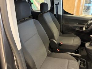 Pelēks Peugeot Rifter 2025 Rīga, ar dzinēja tilpumu 1.50 L un nobraukumu 18 tūkst. km par 1990000 €, foto 12 vietnē AUTOMOTO.COM.LV