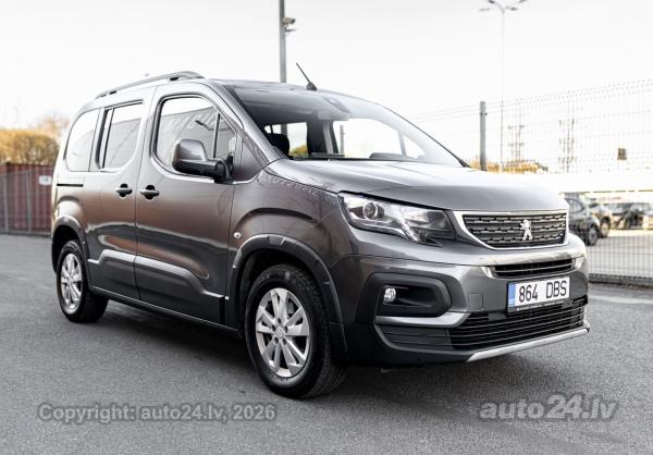 Grey Peugeot Rifter 2019 in Tallinn, with an engine capacity of 1.50 L and mileage of 161 thousand km for 9990 €, photo 3 on AUTOMOTO.COM.LV