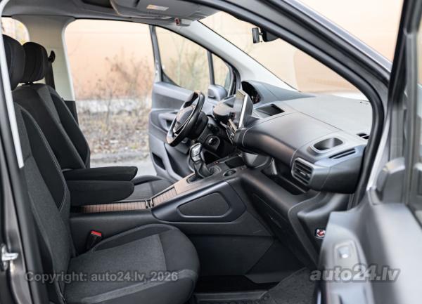 Grey Peugeot Rifter 2019 in Tallinn, with an engine capacity of 1.50 L and mileage of 161 thousand km for 9990 €, photo 7 on AUTOMOTO.COM.LV