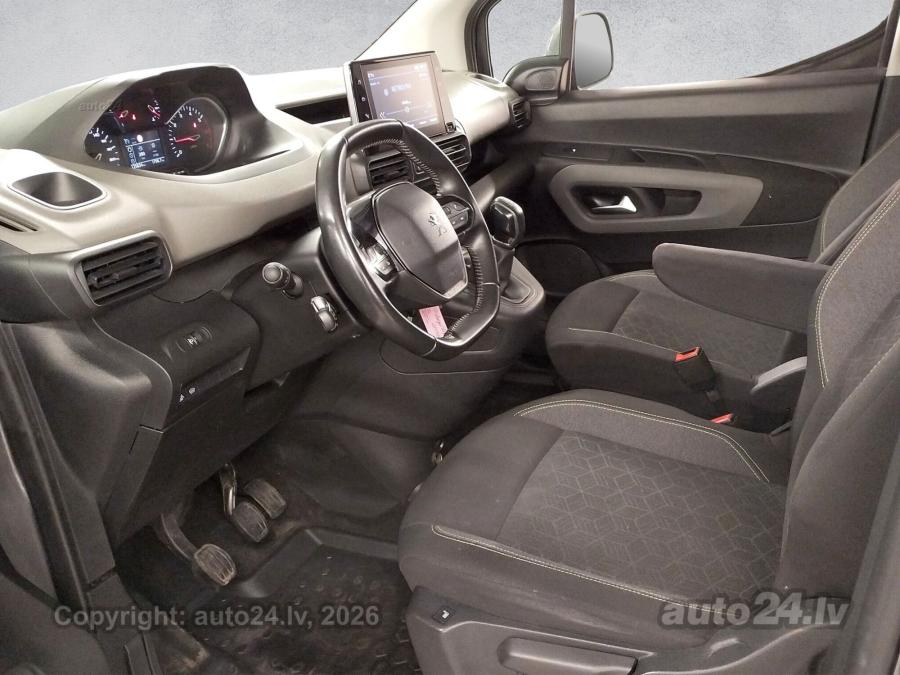 Grey Peugeot Rifter 2019 in Tallinn, with an engine capacity of 1.50 L and mileage of 126 thousand km for 10990 €, photo 4 on AUTOMOTO.COM.LV