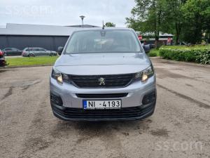 Pelēks Peugeot Rifter 2021 Ogre, ar dzinēja tilpumu 1.50 L un nobraukumu 0 tūkst. km par 12900 €, foto 2 vietnē AUTOMOTO.COM.LV