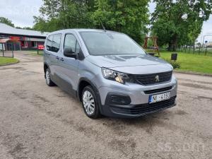 Pelēks Peugeot Rifter 2021 Ogre, ar dzinēja tilpumu 1.50 L un nobraukumu 0 tūkst. km par 12900 €, foto 3 vietnē AUTOMOTO.COM.LV