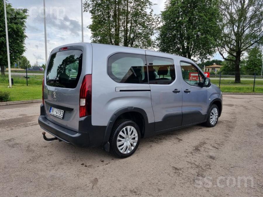 Pelēks Peugeot Rifter 2021 Ogre, ar dzinēja tilpumu 1.50 L un nobraukumu 0 tūkst. km par 12900 €, foto 5 vietnē AUTOMOTO.COM.LV