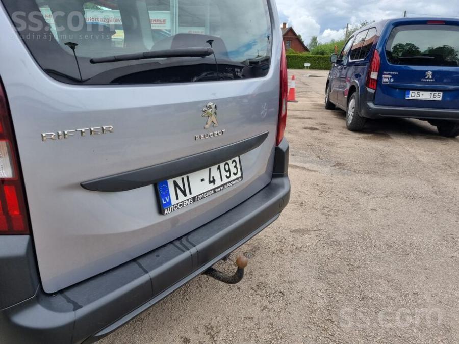 Pelēks Peugeot Rifter 2021 Ogre, ar dzinēja tilpumu 1.50 L un nobraukumu 0 tūkst. km par 12900 €, foto 15 vietnē AUTOMOTO.COM.LV