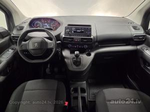Pelēks Peugeot Rifter 2021 Tallina, ar dzinēja tilpumu 1.50 L un nobraukumu 100 tūkst. km par 13900 €, foto 8 vietnē AUTOMOTO.COM.LV