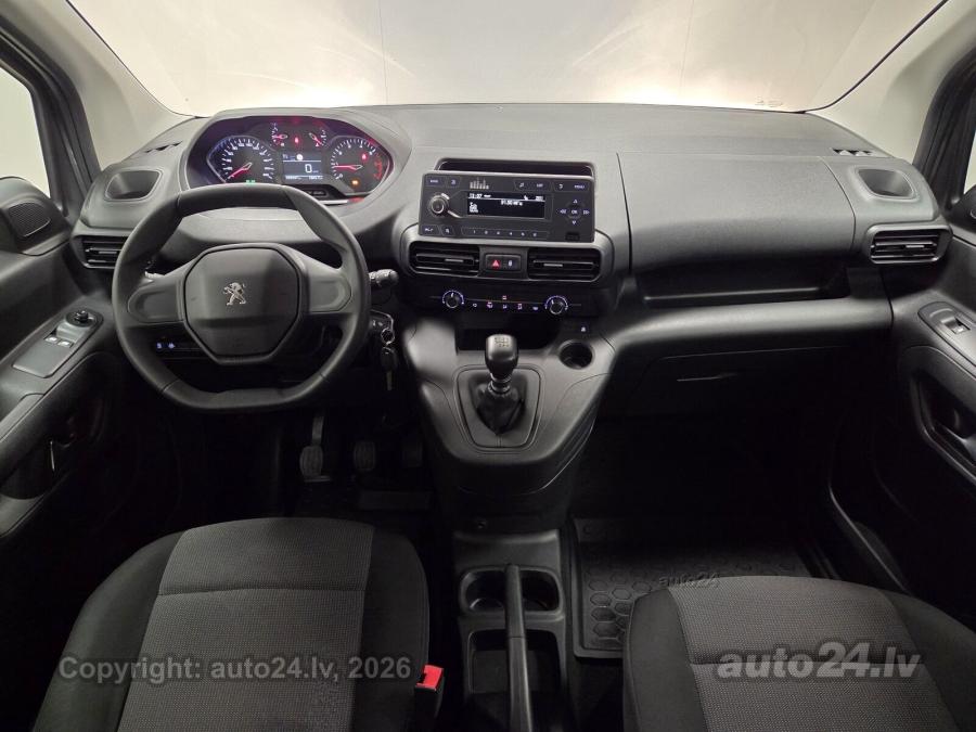 Pelēks Peugeot Rifter 2021 Tallina, ar dzinēja tilpumu 1.50 L un nobraukumu 100 tūkst. km par 13900 €, foto 8 vietnē AUTOMOTO.COM.LV