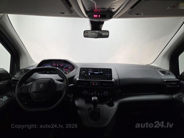 Pelēks Peugeot Rifter 2021 Tallina, ar dzinēja tilpumu 1.50 L un nobraukumu 100 tūkst. km par 13900 €, foto 8 vietnē AUTOMOTO.COM.LV