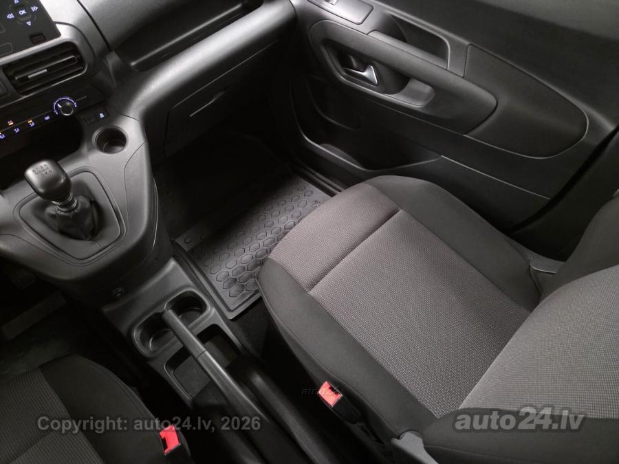 Pelēks Peugeot Rifter 2021 Tallina, ar dzinēja tilpumu 1.50 L un nobraukumu 100 tūkst. km par 13900 €, foto 16 vietnē AUTOMOTO.COM.LV