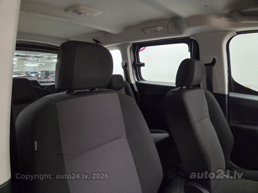 Pelēks Peugeot Rifter 2021 Tallina, ar dzinēja tilpumu 1.50 L un nobraukumu 100 tūkst. km par 13900 €, foto 18 vietnē AUTOMOTO.COM.LV