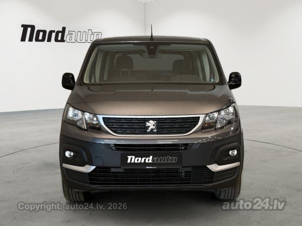 Peugeot Rifter 2022 in Tallinn on AUTOMOTO.COM.LV Grey Peugeot Rifter 2022 in Tallinn, with an engine capacity of 1.50 L and mileage of 102 thousand km for 13900 €, photo 4 on AUTOMOTO.COM.LV