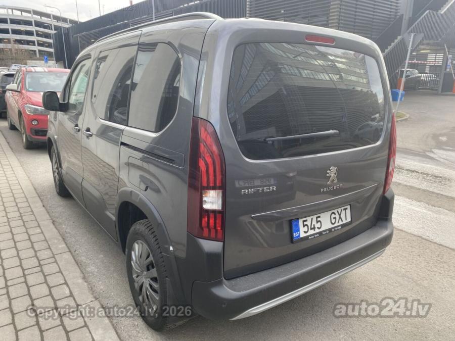 Pelēks Peugeot Rifter 2023 Tallina, ar dzinēja tilpumu 1.50 L un nobraukumu 35 tūkst. km par 21900 €, foto 2 vietnē AUTOMOTO.COM.LV