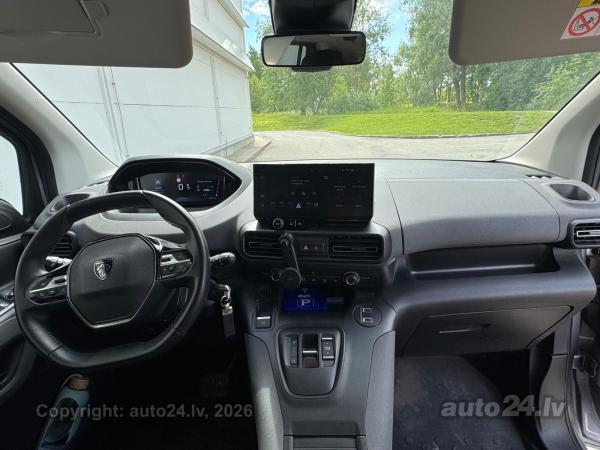 Grey Peugeot Rifter 2025 in Tallinn, with an engine capacity of 1.50 L and mileage of 35 thousand km for 32000 €, photo 8 on AUTOMOTO.COM.LV