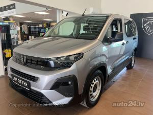 Pelēks Peugeot Rifter 2026 Kuresāre, ar dzinēja tilpumu 1.50 L un nobraukumu 0 tūkst. km par 25500 €, foto  vietnē AUTOMOTO.COM.LV