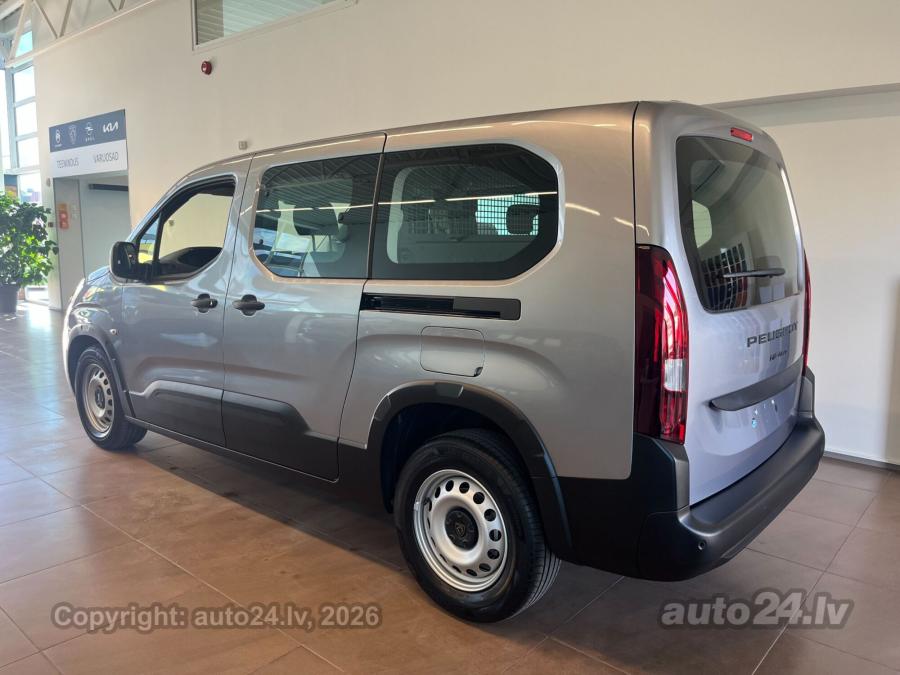 Pelēks Peugeot Rifter 2026 Kuresāre, ar dzinēja tilpumu 1.50 L un nobraukumu 0 tūkst. km par 25500 €, foto 5 vietnē AUTOMOTO.COM.LV