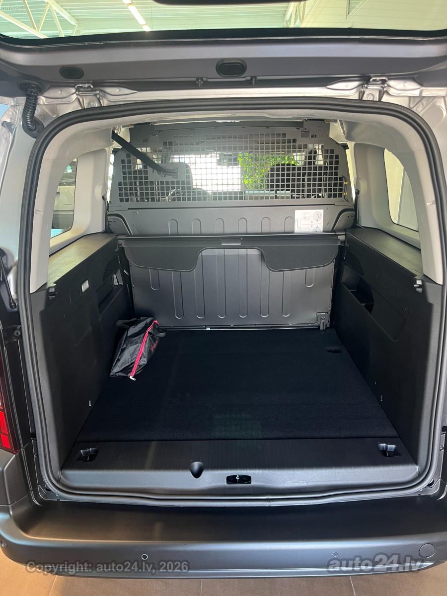 Pelēks Peugeot Rifter 2026 Kuresāre, ar dzinēja tilpumu 1.50 L un nobraukumu 0 tūkst. km par 25500 €, foto 8 vietnē AUTOMOTO.COM.LV