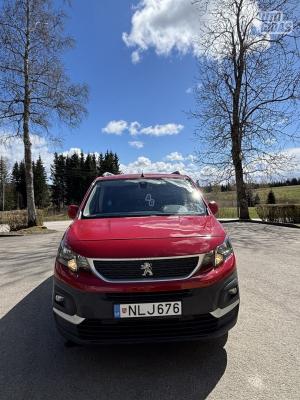 Red Peugeot Rifter 2019 in Skuodas, with an engine capacity of 1.50 L and mileage of 127 thousand km for 8700 €, photo 3 on AUTOMOTO.COM.LV