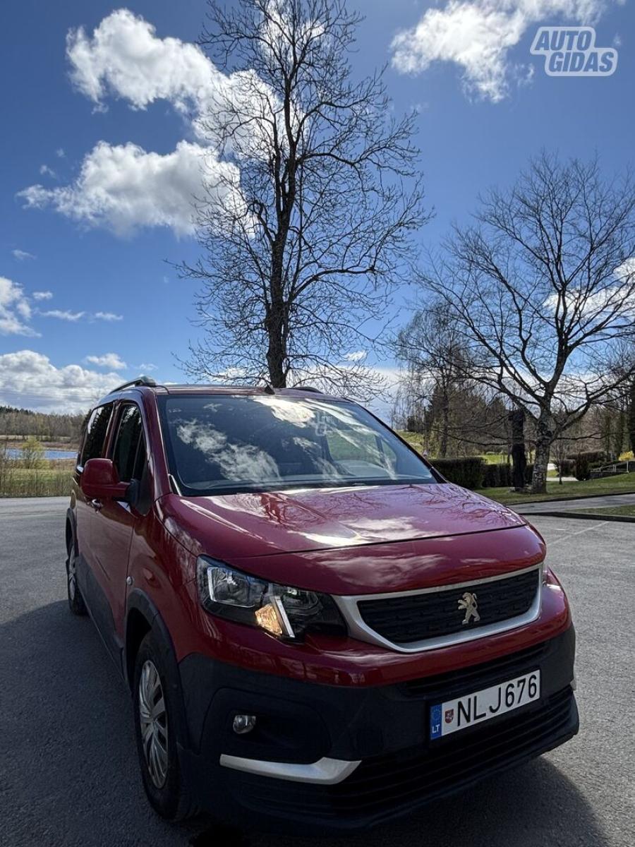 Red Peugeot Rifter 2019 in Skuodas, with an engine capacity of 1.50 L and mileage of 127 thousand km for 8700 €, photo 4 on AUTOMOTO.COM.LV