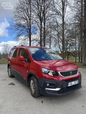 Red Peugeot Rifter 2019 in Skuodas, with an engine capacity of 1.50 L and mileage of 127 thousand km for 8700 €, photo 5 on AUTOMOTO.COM.LV