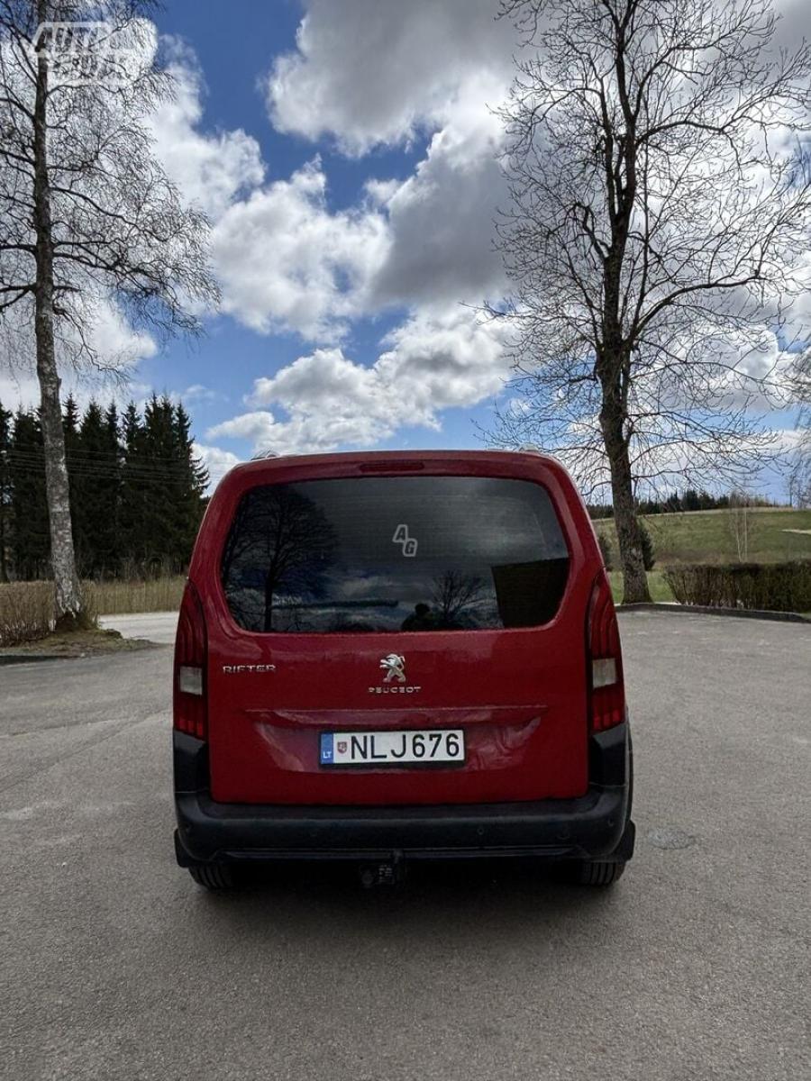 Red Peugeot Rifter 2019 in Skuodas, with an engine capacity of 1.50 L and mileage of 127 thousand km for 8700 €, photo 7 on AUTOMOTO.COM.LV