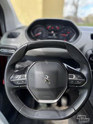 Red Peugeot Rifter 2019 in Skuodas, with an engine capacity of 1.50 L and mileage of 127 thousand km for 8700 €, photo 13 on AUTOMOTO.COM.LV