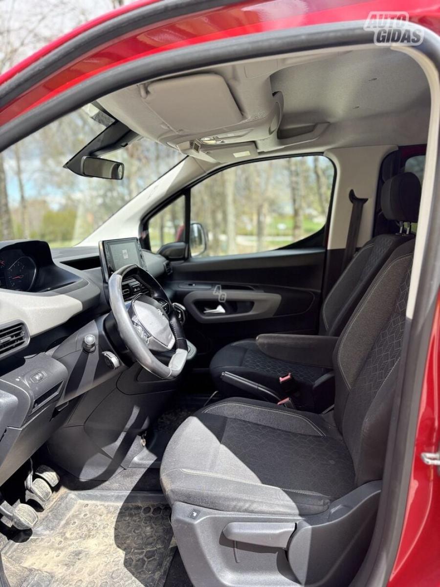 Red Peugeot Rifter 2019 in Skuodas, with an engine capacity of 1.50 L and mileage of 127 thousand km for 8700 €, photo 15 on AUTOMOTO.COM.LV