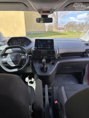 Red Peugeot Rifter 2019 in Skuodas, with an engine capacity of 1.50 L and mileage of 127 thousand km for 8700 €, photo 17 on AUTOMOTO.COM.LV