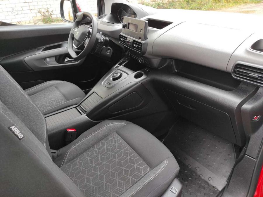 Sarkans Peugeot Rifter 2019 Kauņa, ar dzinēja tilpumu 1.50 L un nobraukumu 232 tūkst. km par 8650 €, foto 9 vietnē AUTOMOTO.COM.LV